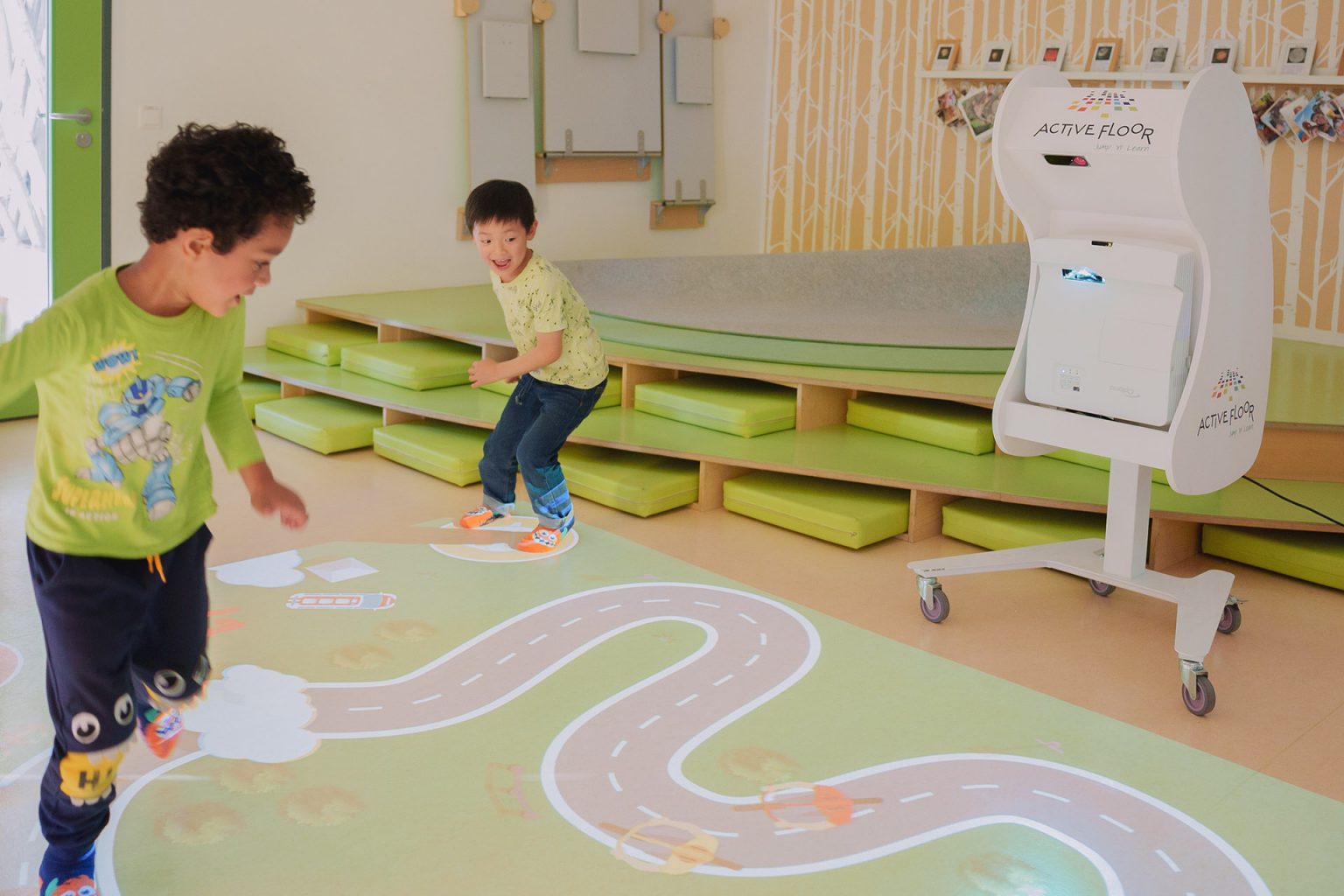 ActiveFloor und elektronische Bienen: Digitale Bildung im INA.KINDER.GARTEN SieKids - INA.KINDER ...