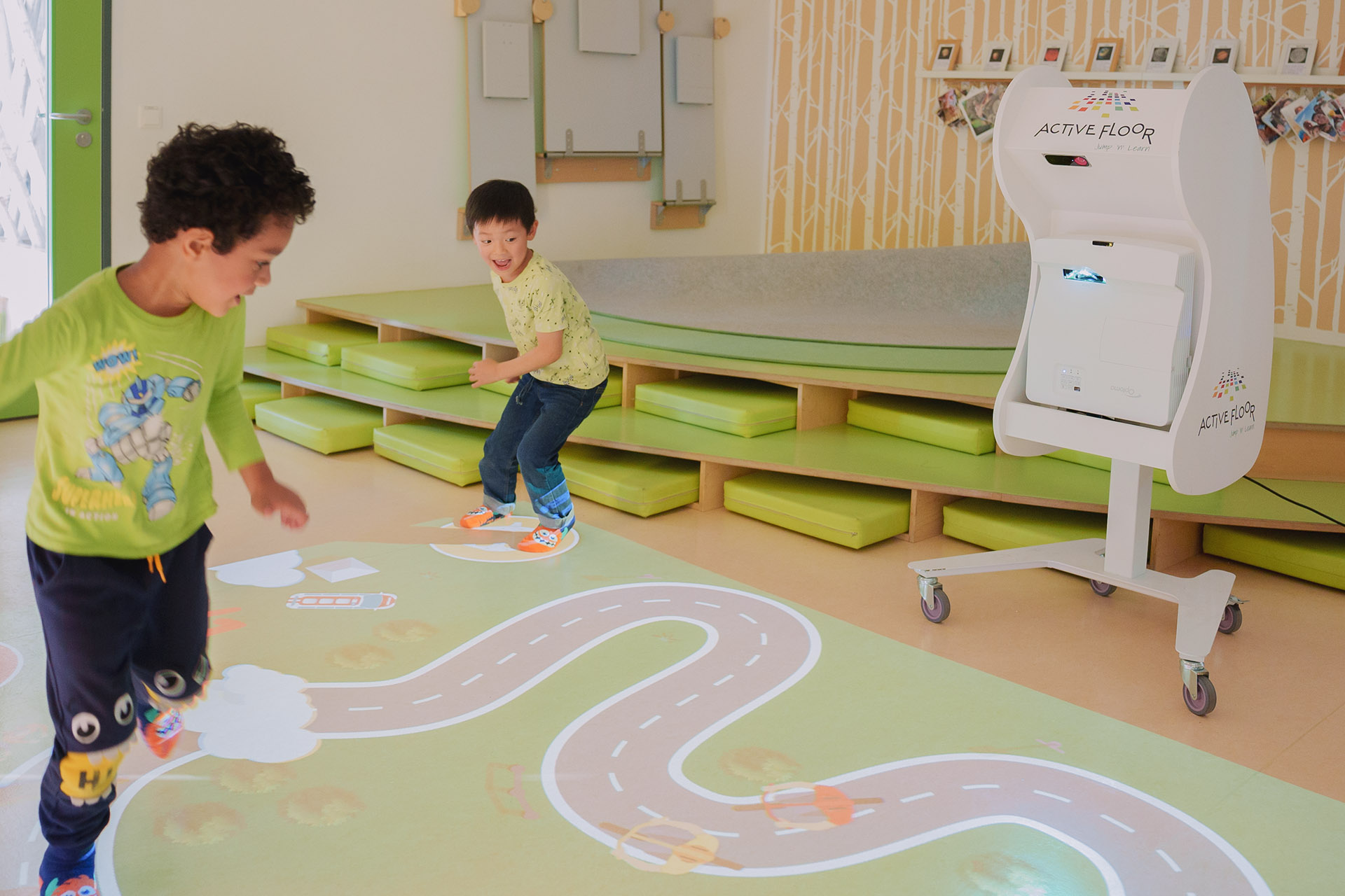 ActiveFloor und elektronische Bienen: Digitale Bildung im INA.KINDER.GARTEN SieKids - INA.KINDER ...